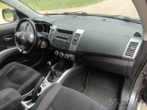 Pelēks Mitsubishi Outlander 2009 Talsi, ar dzinēja tilpumu 2.00 L un nobraukumu 405 tūkst. km par 1950 €, foto 8 vietnē AUTOMOTO.COM.LV