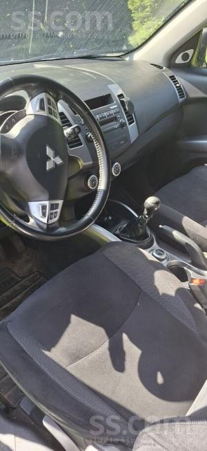 Pelēks Mitsubishi Outlander 2009 Rīga, ar dzinēja tilpumu 2.00 L un nobraukumu 154 tūkst. km par 3500 €, foto  vietnē AUTOMOTO.COM.LV
