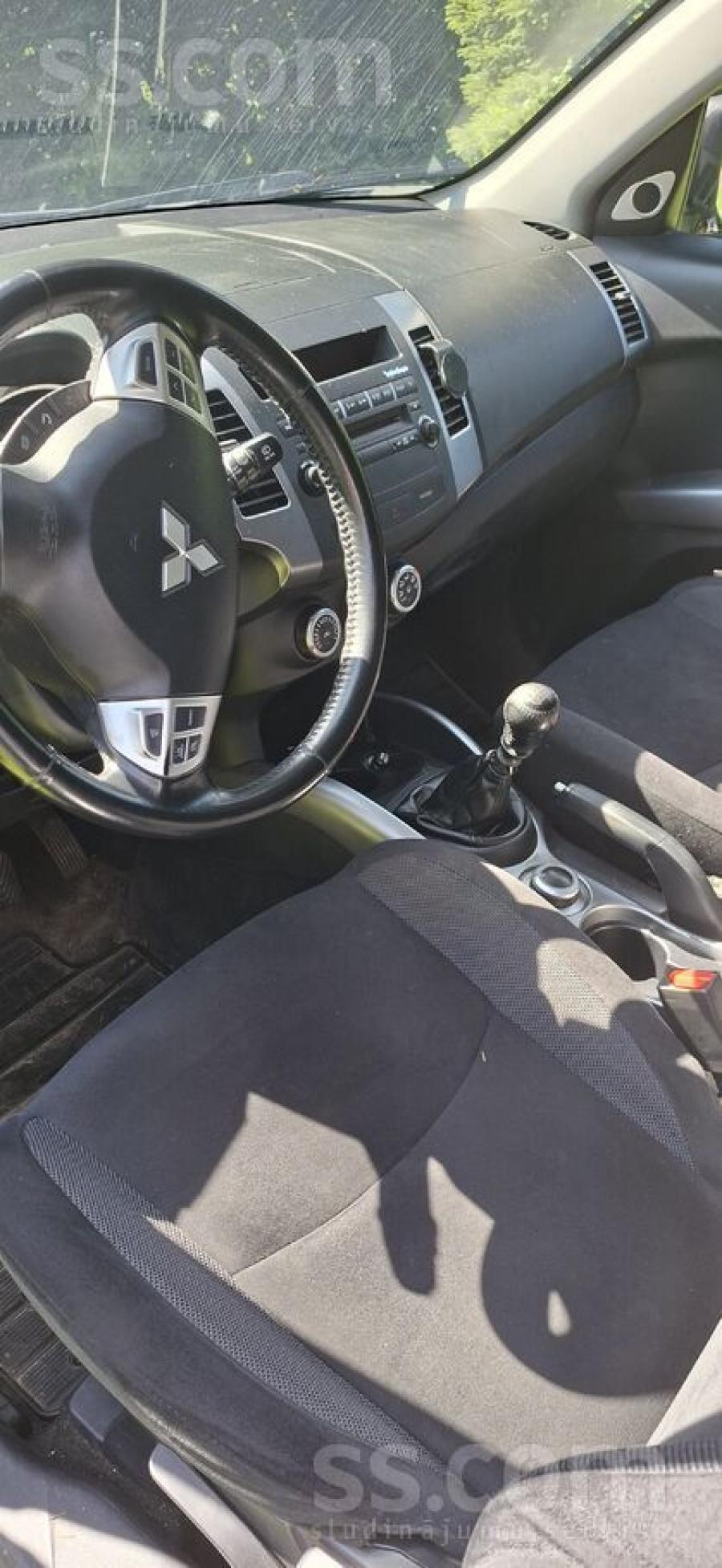 Pelēks Mitsubishi Outlander 2009 Rīga, ar dzinēja tilpumu 2.00 L un nobraukumu 154 tūkst. km par 3500 €, foto 1 vietnē AUTOMOTO.COM.LV