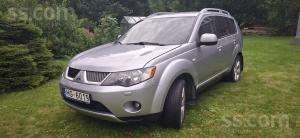 Pelēks Mitsubishi Outlander 2009 Rīga, ar dzinēja tilpumu 2.00 L un nobraukumu 154 tūkst. km par 3500 €, foto 5 vietnē AUTOMOTO.COM.LV