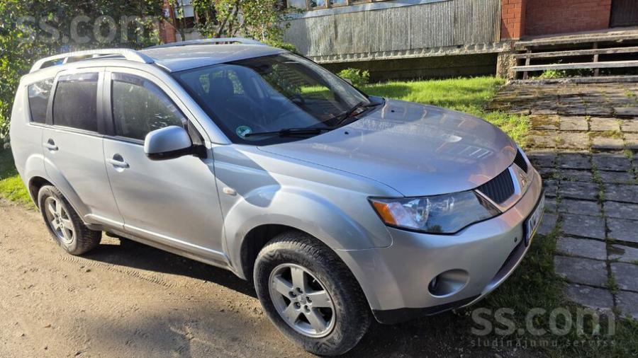 Pelēks Mitsubishi Outlander 2009 Aizkraukle, ar dzinēja tilpumu 2.40 L un nobraukumu 244 tūkst. km par 3800 €, foto 3 vietnē AUTOMOTO.COM.LV