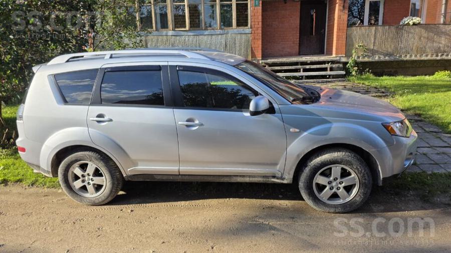 Pelēks Mitsubishi Outlander 2009 Aizkraukle, ar dzinēja tilpumu 2.40 L un nobraukumu 244 tūkst. km par 3800 €, foto 4 vietnē AUTOMOTO.COM.LV