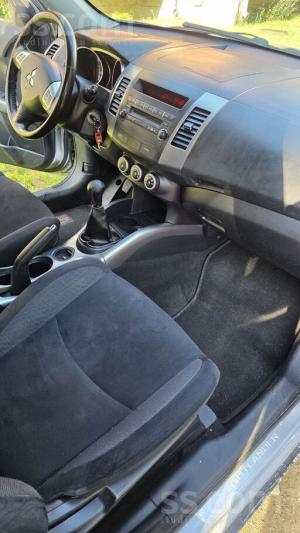 Pelēks Mitsubishi Outlander 2009 Aizkraukle, ar dzinēja tilpumu 2.40 L un nobraukumu 244 tūkst. km par 3800 €, foto 9 vietnē AUTOMOTO.COM.LV