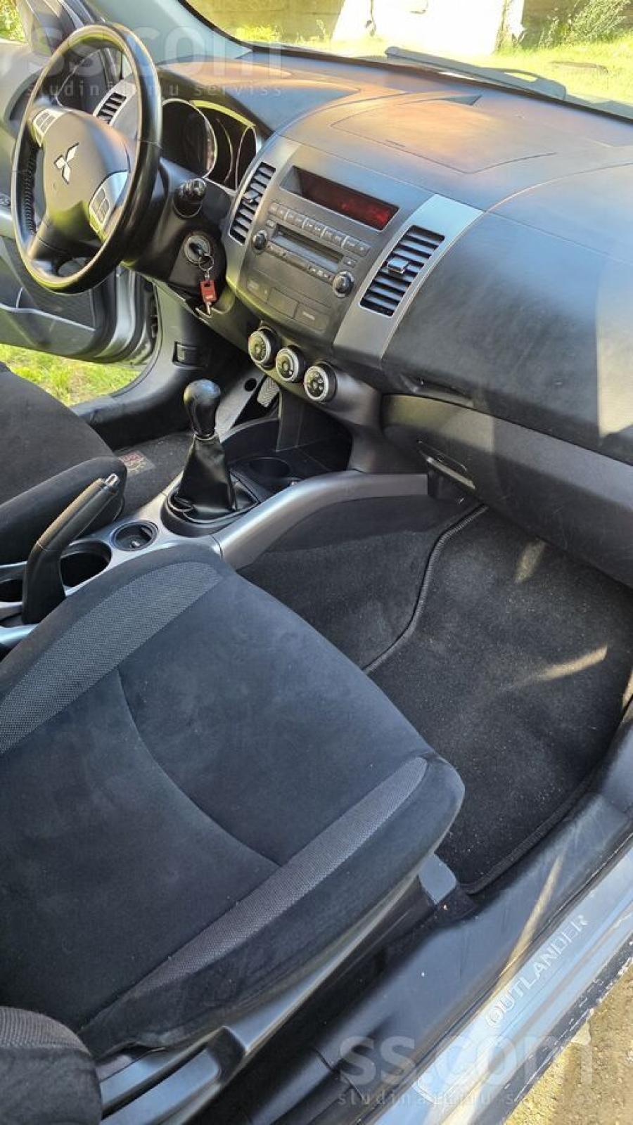 Pelēks Mitsubishi Outlander 2009 Aizkraukle, ar dzinēja tilpumu 2.40 L un nobraukumu 244 tūkst. km par 3800 €, foto 9 vietnē AUTOMOTO.COM.LV