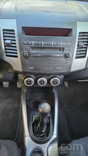 Pelēks Mitsubishi Outlander 2009 Aizkraukle, ar dzinēja tilpumu 2.40 L un nobraukumu 244 tūkst. km par 3800 €, foto 10 vietnē AUTOMOTO.COM.LV