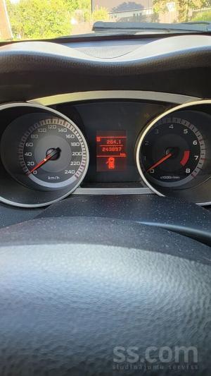 Pelēks Mitsubishi Outlander 2009 Aizkraukle, ar dzinēja tilpumu 2.40 L un nobraukumu 244 tūkst. km par 3800 €, foto 11 vietnē AUTOMOTO.COM.LV