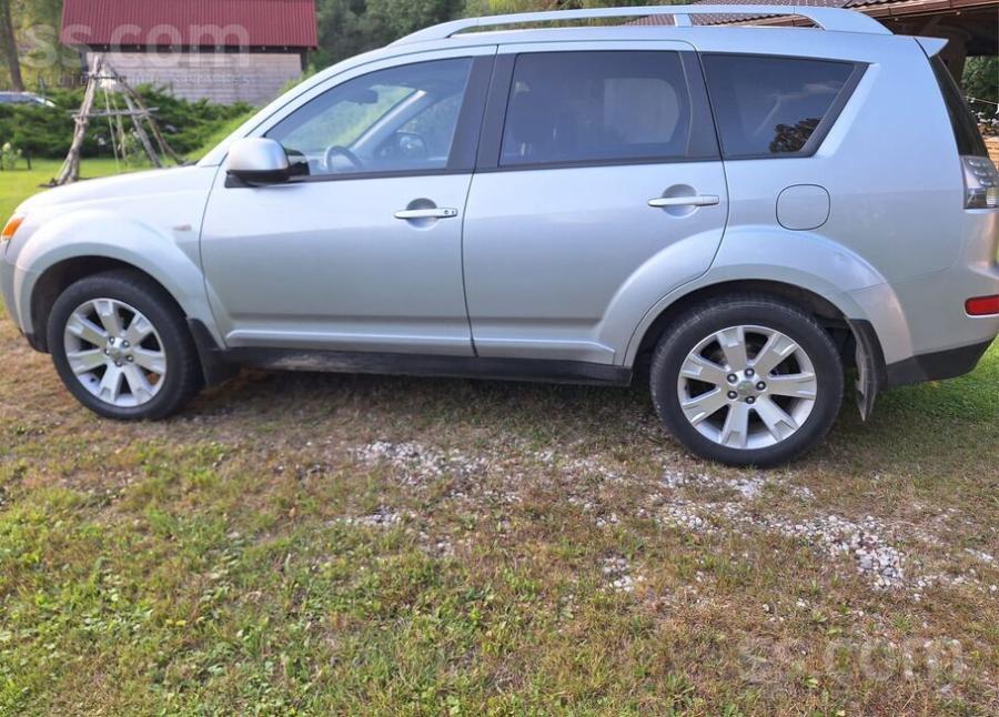 Pelēks Mitsubishi Outlander 2009 Rīga, ar dzinēja tilpumu 2.40 L un nobraukumu 304 tūkst. km par 4300 €, foto 3 vietnē AUTOMOTO.COM.LV
