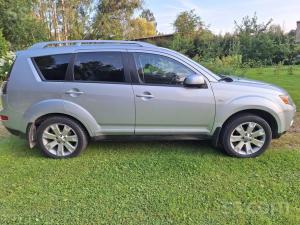Pelēks Mitsubishi Outlander 2009 Rīga, ar dzinēja tilpumu 2.40 L un nobraukumu 304 tūkst. km par 4300 €, foto 4 vietnē AUTOMOTO.COM.LV