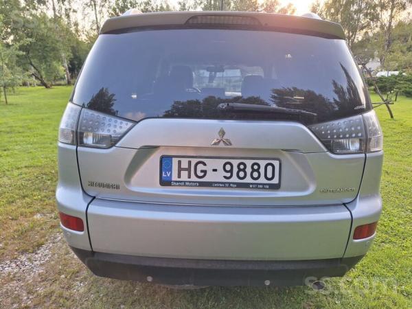 Grey Mitsubishi Outlander 2009 in Riga, with an engine capacity of 2.40 L and mileage of 304 thousand km for 4300 €, photo 4 on AUTOMOTO.COM.LV