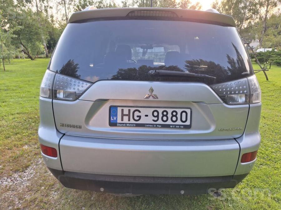 Pelēks Mitsubishi Outlander 2009 Rīga, ar dzinēja tilpumu 2.40 L un nobraukumu 304 tūkst. km par 4300 €, foto 5 vietnē AUTOMOTO.COM.LV