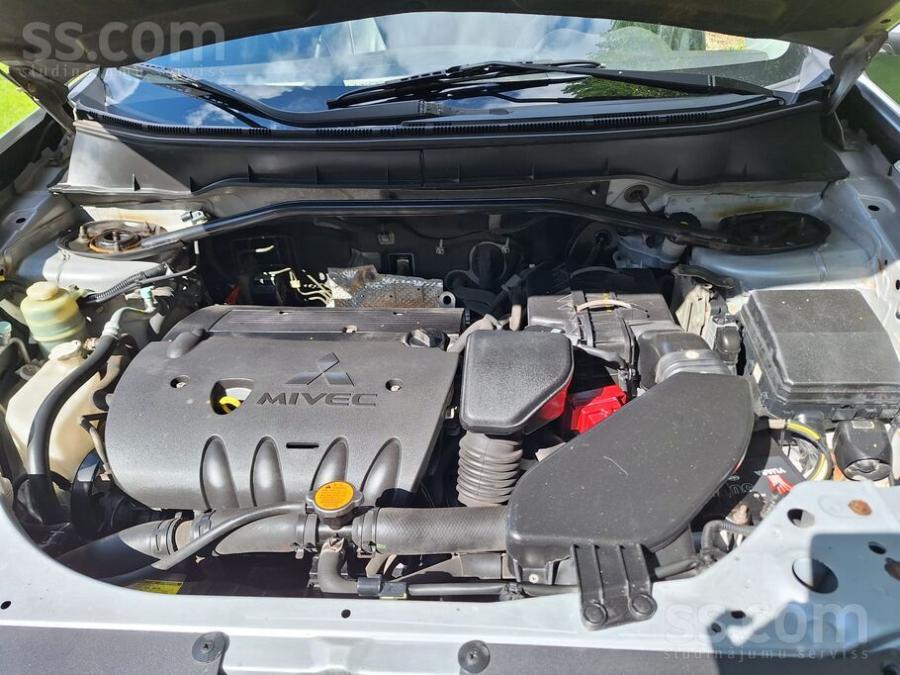 Pelēks Mitsubishi Outlander 2009 Rīga, ar dzinēja tilpumu 2.40 L un nobraukumu 304 tūkst. km par 4300 €, foto 6 vietnē AUTOMOTO.COM.LV