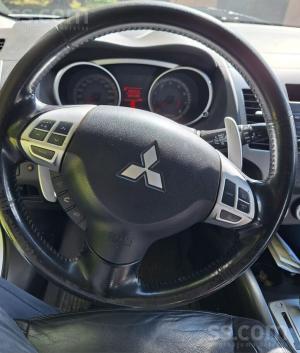 Pelēks Mitsubishi Outlander 2009 Rīga, ar dzinēja tilpumu 2.40 L un nobraukumu 304 tūkst. km par 4300 €, foto 8 vietnē AUTOMOTO.COM.LV