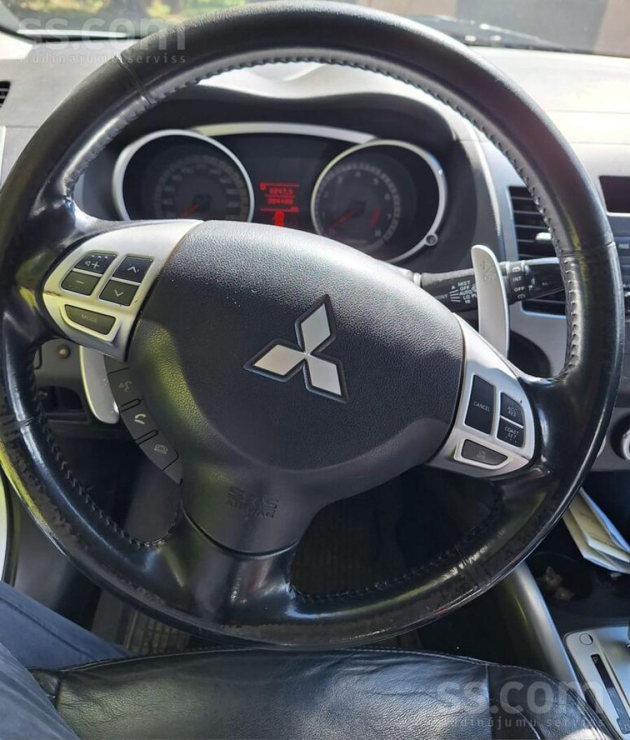 Pelēks Mitsubishi Outlander 2009 Rīga, ar dzinēja tilpumu 2.40 L un nobraukumu 304 tūkst. km par 4300 €, foto 8 vietnē AUTOMOTO.COM.LV