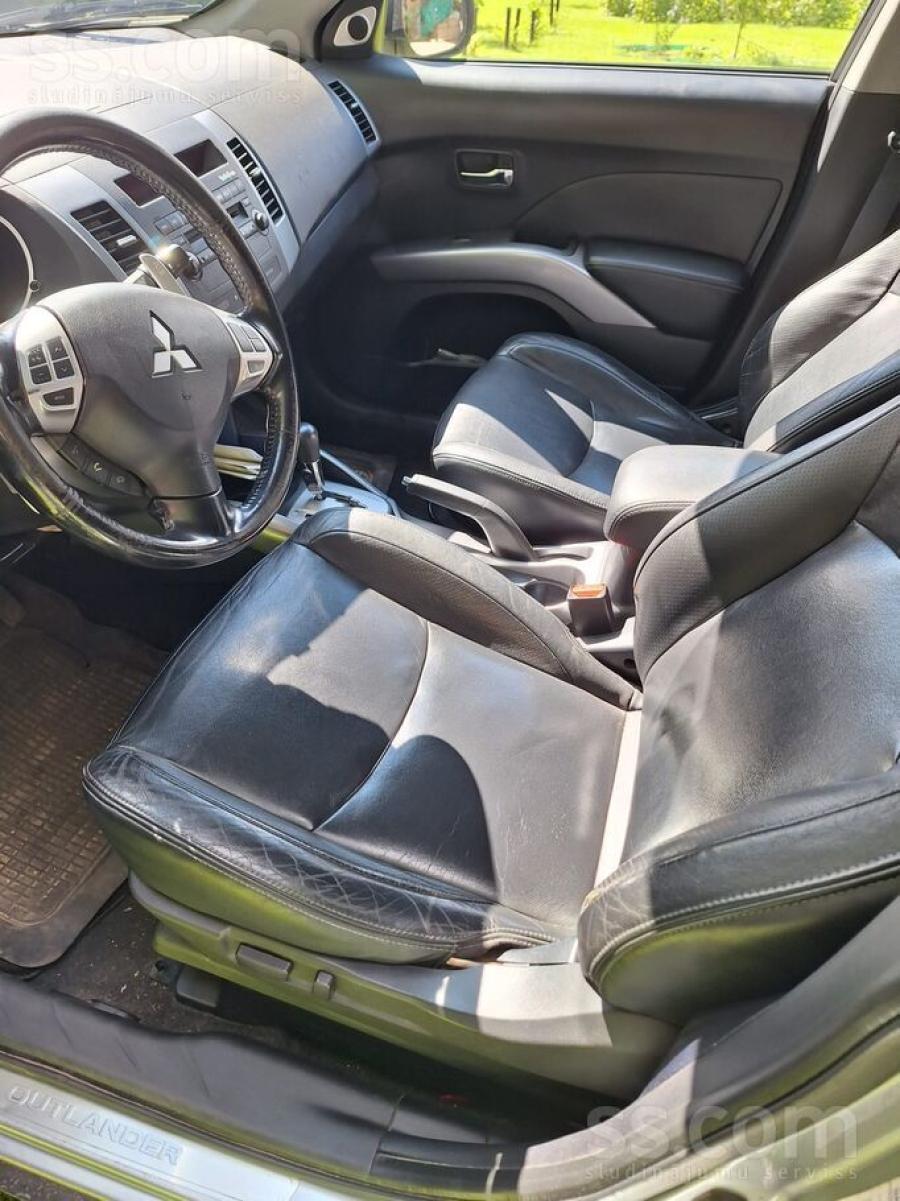 Pelēks Mitsubishi Outlander 2009 Rīga, ar dzinēja tilpumu 2.40 L un nobraukumu 304 tūkst. km par 4300 €, foto 9 vietnē AUTOMOTO.COM.LV