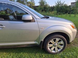 Pelēks Mitsubishi Outlander 2009 Rīga, ar dzinēja tilpumu 2.40 L un nobraukumu 304 tūkst. km par 4300 €, foto 11 vietnē AUTOMOTO.COM.LV