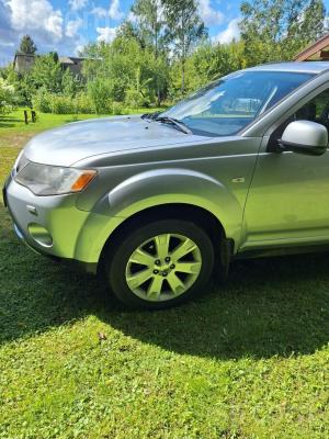 Pelēks Mitsubishi Outlander 2009 Rīga, ar dzinēja tilpumu 2.40 L un nobraukumu 304 tūkst. km par 4300 €, foto 14 vietnē AUTOMOTO.COM.LV