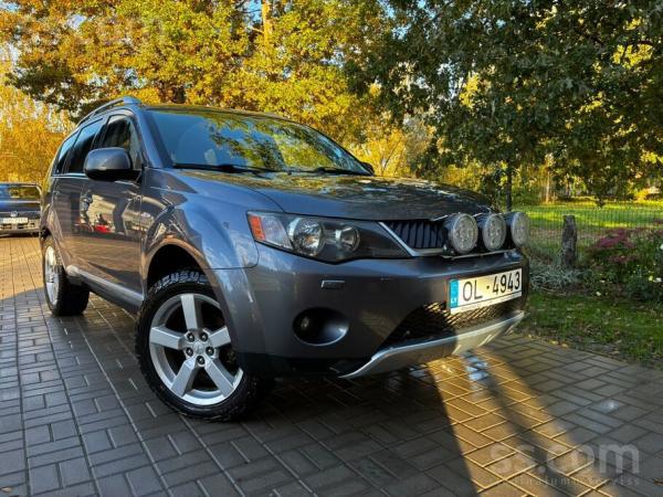 Grey Mitsubishi Outlander 2009 in Jelgava, with an engine capacity of 2.00 L and mileage of 257 thousand km for 4200 €, photo 3 on AUTOMOTO.COM.LV
