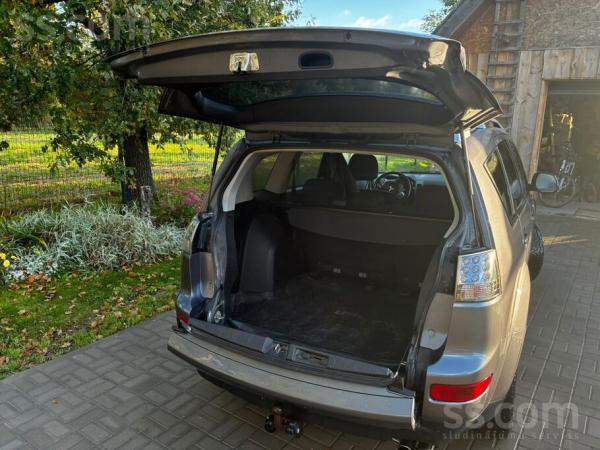 Grey Mitsubishi Outlander 2009 in Jelgava, with an engine capacity of 2.00 L and mileage of 257 thousand km for 4200 €, photo 8 on AUTOMOTO.COM.LV