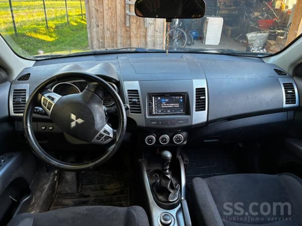 Grey Mitsubishi Outlander 2009 in Jelgava, with an engine capacity of 2.00 L and mileage of 257 thousand km for 4200 €, photo 10 on AUTOMOTO.COM.LV