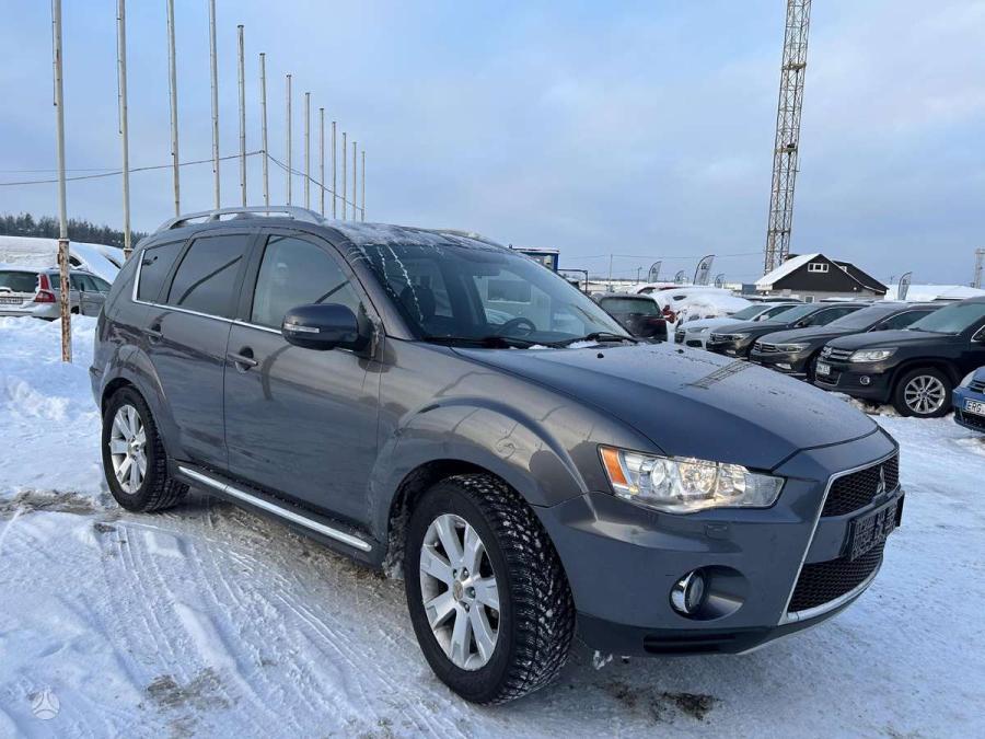 Pelēks Mitsubishi Outlander 2010 Viļņa, ar dzinēja tilpumu 2.18 L un nobraukumu 222 tūkst. km par 4400 €, foto 3 vietnē AUTOMOTO.COM.LV