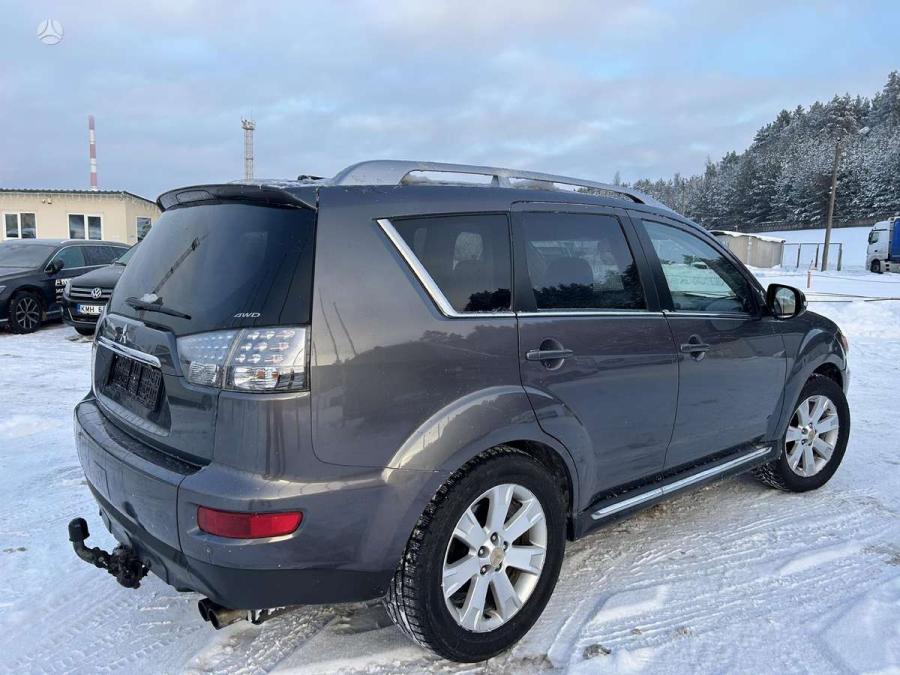 Pelēks Mitsubishi Outlander 2010 Viļņa, ar dzinēja tilpumu 2.18 L un nobraukumu 222 tūkst. km par 4400 €, foto 4 vietnē AUTOMOTO.COM.LV
