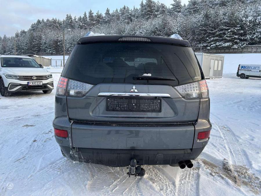 Pelēks Mitsubishi Outlander 2010 Viļņa, ar dzinēja tilpumu 2.18 L un nobraukumu 222 tūkst. km par 4400 €, foto 5 vietnē AUTOMOTO.COM.LV