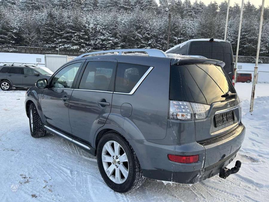 Pelēks Mitsubishi Outlander 2010 Viļņa, ar dzinēja tilpumu 2.18 L un nobraukumu 222 tūkst. km par 4400 €, foto 6 vietnē AUTOMOTO.COM.LV