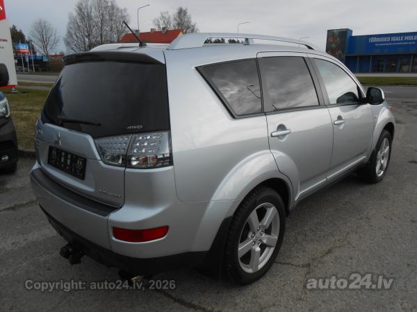 Pelēks Mitsubishi Outlander 2010 Viljandi, ar dzinēja tilpumu 2.00 L un nobraukumu 199 tūkst. km par 6990 €, foto 2 vietnē AUTOMOTO.COM.LV