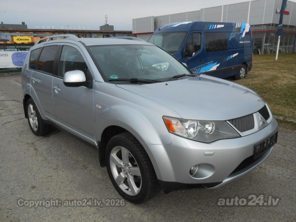 Pelēks Mitsubishi Outlander 2010 Viljandi, ar dzinēja tilpumu 2.00 L un nobraukumu 199 tūkst. km par 6990 €, foto 3 vietnē AUTOMOTO.COM.LV