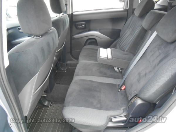 Pelēks Mitsubishi Outlander 2010 Viljandi, ar dzinēja tilpumu 2.00 L un nobraukumu 199 tūkst. km par 6990 €, foto 8 vietnē AUTOMOTO.COM.LV