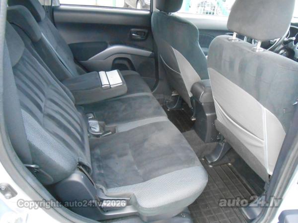 Pelēks Mitsubishi Outlander 2010 Viljandi, ar dzinēja tilpumu 2.00 L un nobraukumu 199 tūkst. km par 6990 €, foto 10 vietnē AUTOMOTO.COM.LV