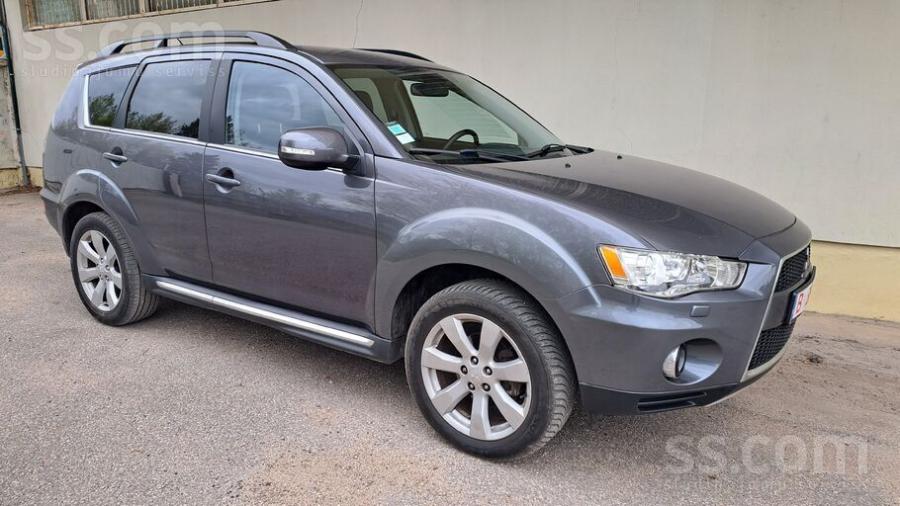 Pelēks Mitsubishi Outlander 2010 Ogre, ar dzinēja tilpumu 2.20 L un nobraukumu 213 tūkst. km par 5750 €, foto 1 vietnē AUTOMOTO.COM.LV