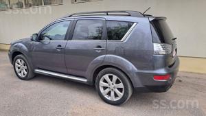 Pelēks Mitsubishi Outlander 2010 Ogre, ar dzinēja tilpumu 2.20 L un nobraukumu 213 tūkst. km par 5750 €, foto 3 vietnē AUTOMOTO.COM.LV