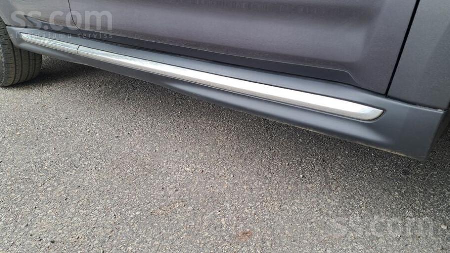 Pelēks Mitsubishi Outlander 2010 Ogre, ar dzinēja tilpumu 2.20 L un nobraukumu 213 tūkst. km par 5750 €, foto 11 vietnē AUTOMOTO.COM.LV
