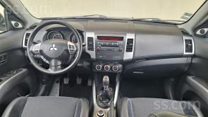 Pelēks Mitsubishi Outlander 2010 Ogre, ar dzinēja tilpumu 2.20 L un nobraukumu 213 tūkst. km par 5750 €, foto 12 vietnē AUTOMOTO.COM.LV