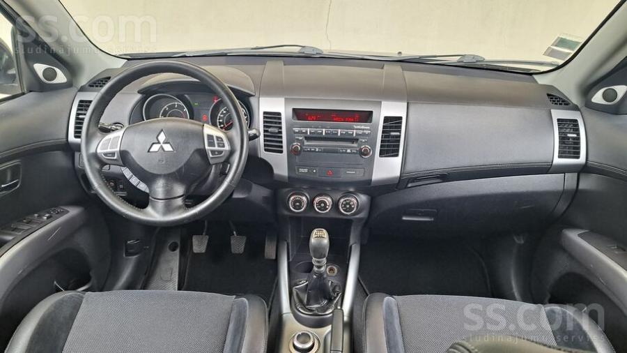 Pelēks Mitsubishi Outlander 2010 Ogre, ar dzinēja tilpumu 2.20 L un nobraukumu 213 tūkst. km par 5750 €, foto 12 vietnē AUTOMOTO.COM.LV