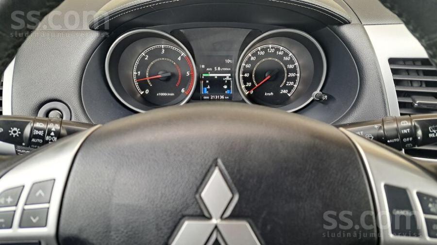 Pelēks Mitsubishi Outlander 2010 Ogre, ar dzinēja tilpumu 2.20 L un nobraukumu 213 tūkst. km par 5750 €, foto 13 vietnē AUTOMOTO.COM.LV
