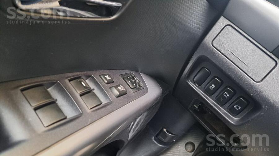 Pelēks Mitsubishi Outlander 2010 Ogre, ar dzinēja tilpumu 2.20 L un nobraukumu 213 tūkst. km par 5750 €, foto 15 vietnē AUTOMOTO.COM.LV