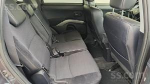 Pelēks Mitsubishi Outlander 2010 Ogre, ar dzinēja tilpumu 2.20 L un nobraukumu 213 tūkst. km par 5750 €, foto 18 vietnē AUTOMOTO.COM.LV