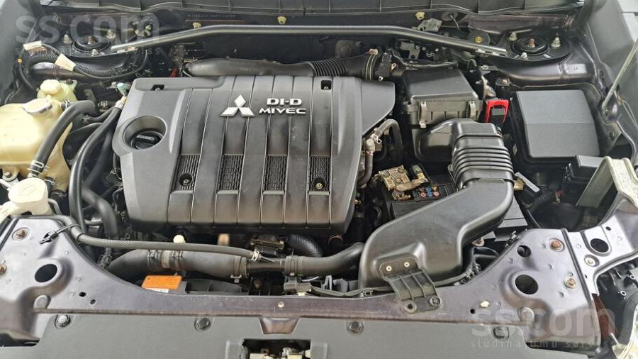 Pelēks Mitsubishi Outlander 2010 Ogre, ar dzinēja tilpumu 2.20 L un nobraukumu 213 tūkst. km par 5750 €, foto 28 vietnē AUTOMOTO.COM.LV