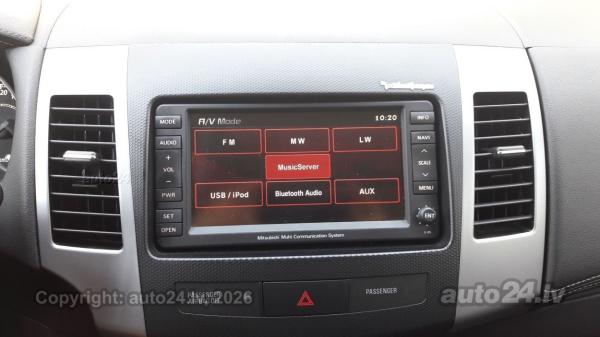 Pelēks Mitsubishi Outlander 2010 Jehvi, ar dzinēja tilpumu 2.20 L un nobraukumu 335 tūkst. km par 3900 €, foto 5 vietnē AUTOMOTO.COM.LV