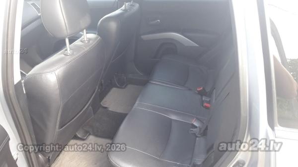 Pelēks Mitsubishi Outlander 2010 Jehvi, ar dzinēja tilpumu 2.20 L un nobraukumu 335 tūkst. km par 3900 €, foto 8 vietnē AUTOMOTO.COM.LV