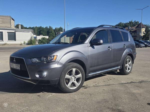 Grey Mitsubishi Outlander 2010 in Siauliai, with an engine capacity of 2.18 L and mileage of 275 thousand km for 5250 €, photo 6 on AUTOMOTO.COM.LV