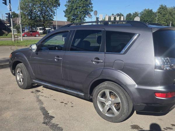 Grey Mitsubishi Outlander 2010 in Siauliai, with an engine capacity of 2.18 L and mileage of 275 thousand km for 5250 €, photo 7 on AUTOMOTO.COM.LV
