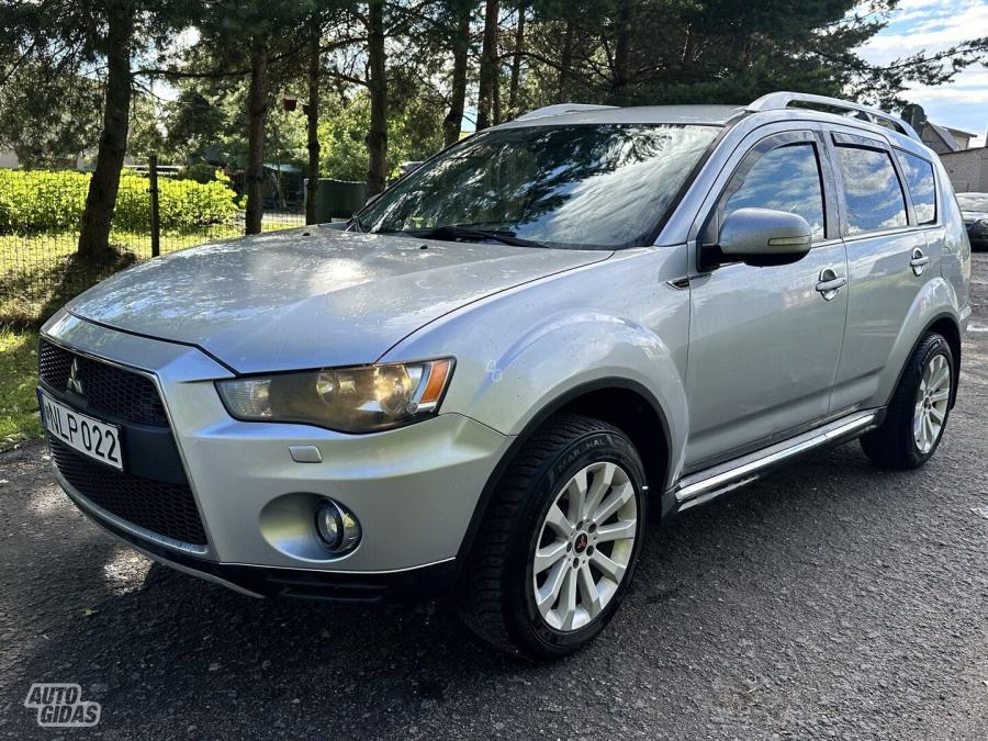 Grey Mitsubishi Outlander 2010 in Vilnius, with an engine capacity of 2.40 L and mileage of 318 thousand km for 4450 €, photo 1 on AUTOMOTO.COM.LV