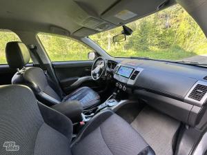 Grey Mitsubishi Outlander 2010 in Vilnius, with an engine capacity of 2.40 L and mileage of 318 thousand km for 4450 €, photo 9 on AUTOMOTO.COM.LV