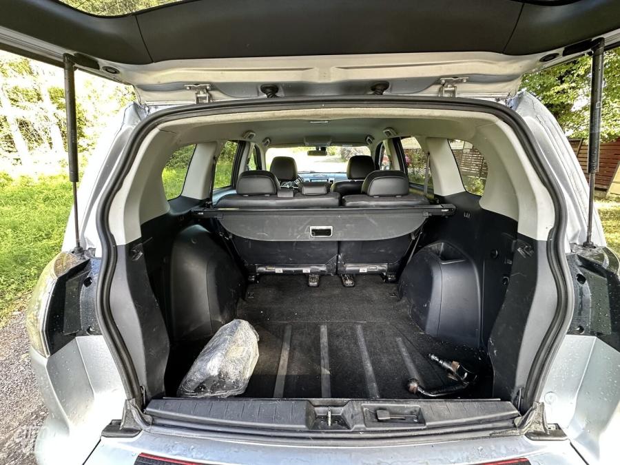 Grey Mitsubishi Outlander 2010 in Vilnius, with an engine capacity of 2.40 L and mileage of 318 thousand km for 4450 €, photo 13 on AUTOMOTO.COM.LV
