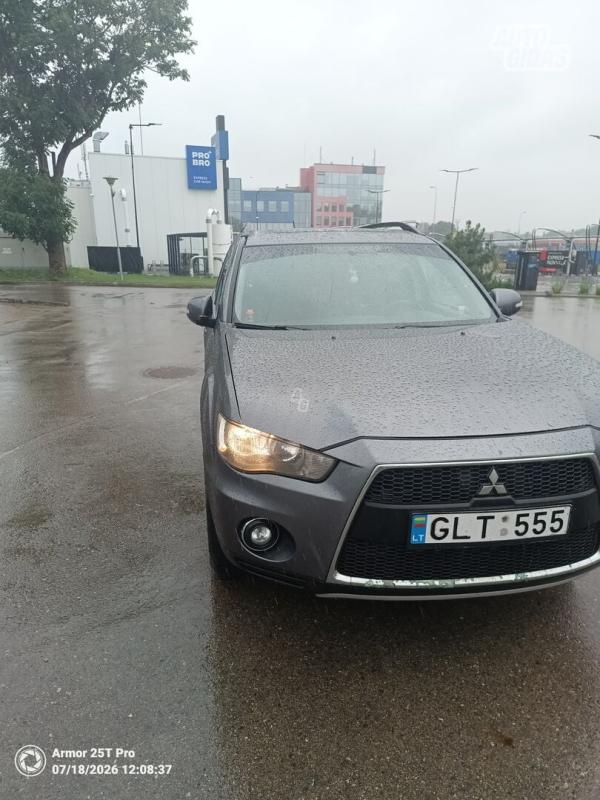 Grey Mitsubishi Outlander 2010 in Klaipeda, with an engine capacity of 2.40 L and mileage of 350 thousand km for 4999 €, photo 1 on AUTOMOTO.COM.LV