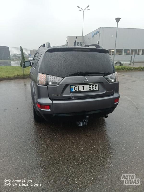 Grey Mitsubishi Outlander 2010 in Klaipeda, with an engine capacity of 2.40 L and mileage of 350 thousand km for 4999 €, photo 8 on AUTOMOTO.COM.LV