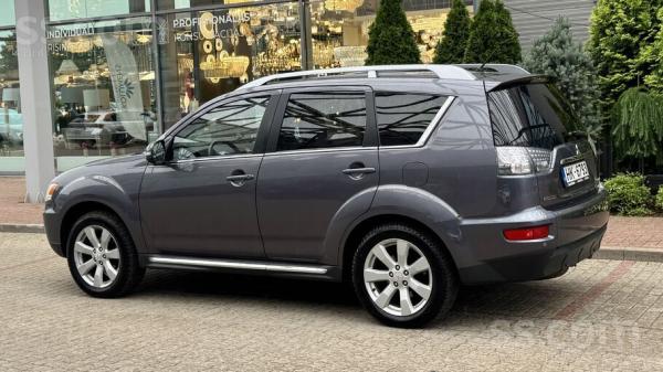Pelēks Mitsubishi Outlander 2010 Rīga, ar dzinēja tilpumu 2.30 L un nobraukumu 238 tūkst. km par 3400 €, foto 4 vietnē AUTOMOTO.COM.LV